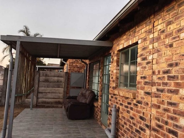 Secure, Spacious & Fully Equipped Your Ideal Townhouse Stay 4 - Pretoria