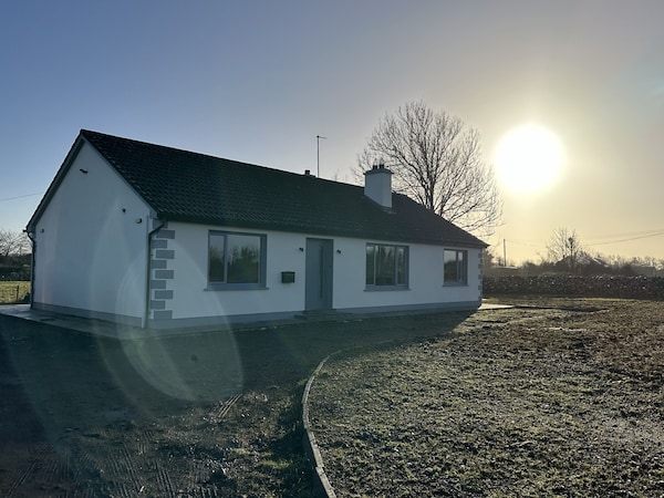 Claregalway Cottage Modern Sleeps 8 - County Galway