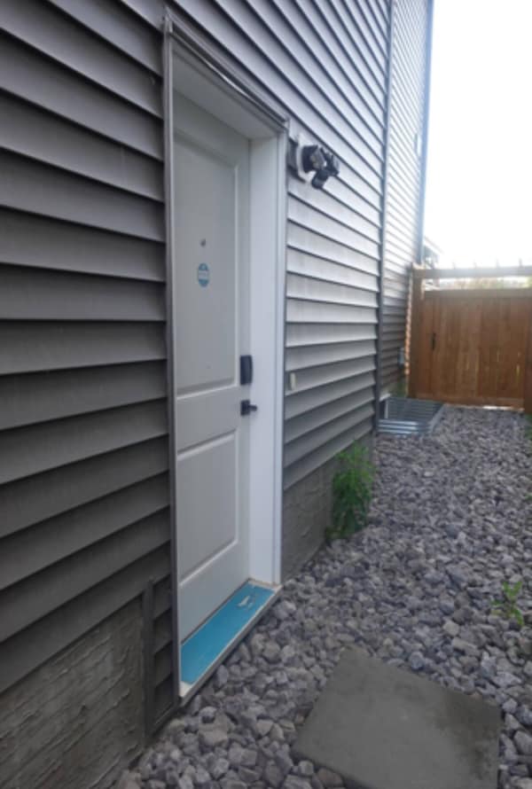 Modern, Well Furnished 1 Bedroom Home With Free Street Parking - Stony Plain