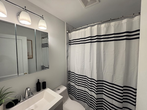 Modern 3 Bd Oasis, Convenient City Living W/ Parking - Norwood, MA