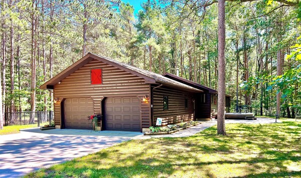 10 Acres Of Woodland Privacy:  Charming 3-bedroom Home By Manistee W/ Wifi, Ac - Manistee, MI