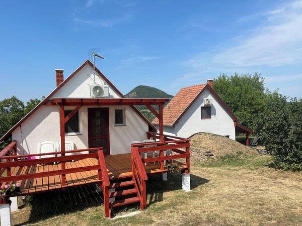 Charming 2-bedroom Cottage With Wifi, Ac In Beautiful Nemesgulács - Lac Balaton