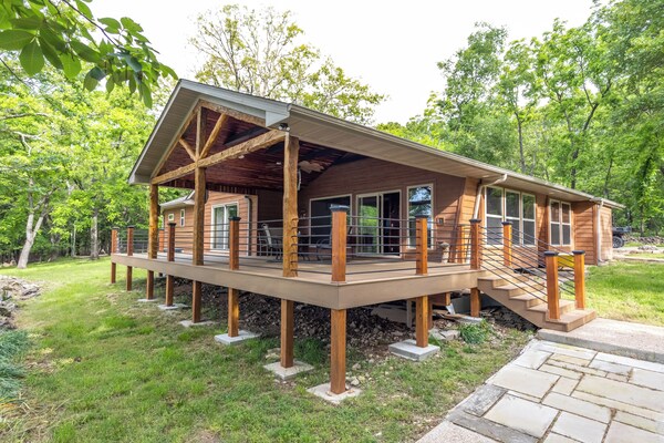 Idle Awhile Cabin On 36 Acres  Luxury Meets Historic Charm In The Ozarks - Bull Shoals, AR