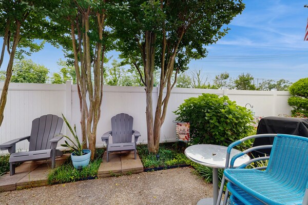 Spacious Townhome With Private Patio, W/d, Outdoor Shower - 5 Blocks From Beach - Dewey Beach, DE