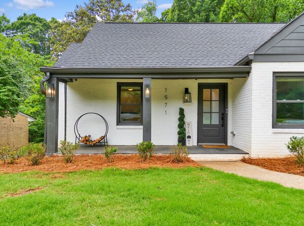 Modern Farmhouse In The City -  4-bedroom House In Charming Atlanta - Atlanta, GA