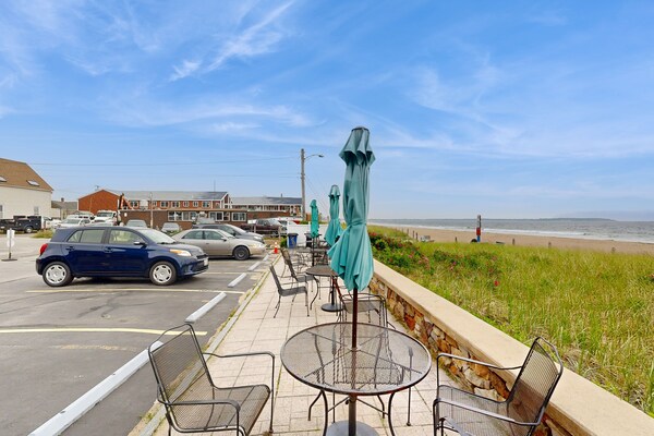 Bright And Airy Condo With Beachfront Access And Walkable Entertainment Nearby - Carousel, Old Orchard Beach