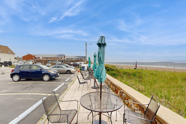 Bright And Airy Condo With Beachfront Access And Walkable Entertainment Nearby - Carousel, Old Orchard Beach