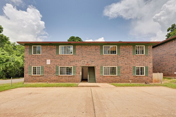 Half-mi To Sfa Campus: Lumberjack-ready Retreat - Nacogdoches, TX