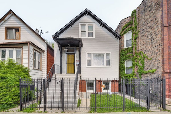 3 Mi To Jackson Park: Cozy Couples Getaway W/ Yard - Chicago, IL