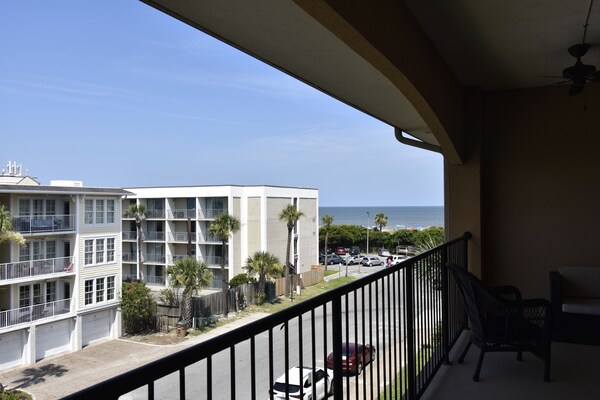 Oceanview; 3-bedroom Condo In Enchanting Tybee Island With Free Wi-fi & Parking - Tybee Island, GA