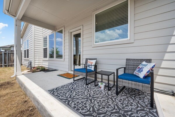 Open. Stylish. Modern, Your 3 Bedroom In Round Rock Awaits! - Round Rock, TX