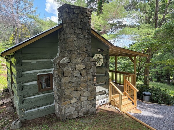 Charming 1-bedroom Log Cabin In Fabulous Waynesville Nc , Wifi, Cable, Ac/htg - Waynesville, NC