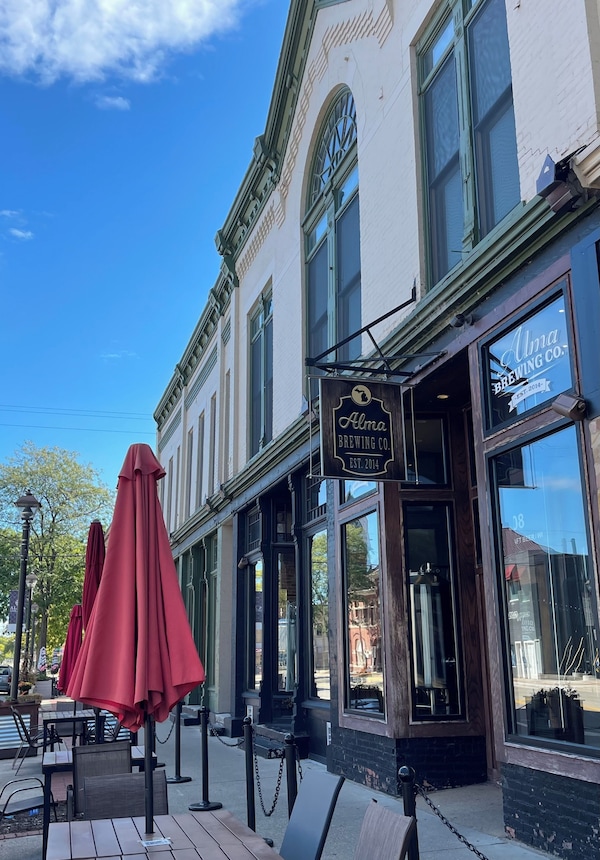 Beautiful Downtown 3bd Apartment Close To All The Good Stuff! - Ithaca, MI