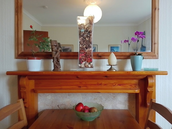 2 Bedroom Flat In Peaceful Location Near The Sea, A Short Trip From City Centre - Edinburgh