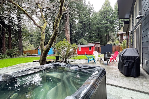 Modern Home In Idyllic Setting - Pvt. Yard W/gas Grill - Close To Beach & Hiking - Trinidad, CA