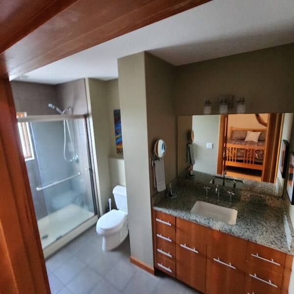 Beautiful 3-bedroom Townhome Downtown Hood River - Hood River, OR
