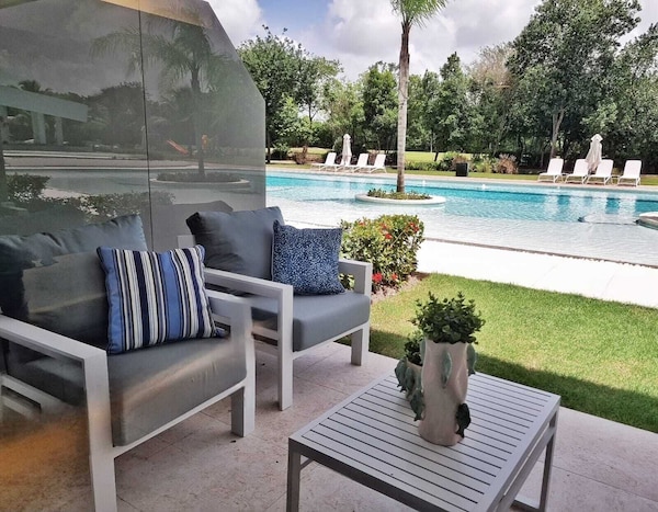 Aqua Luxe @ Cana Rock Terrace To Pool Access E-105 - Punta Cana