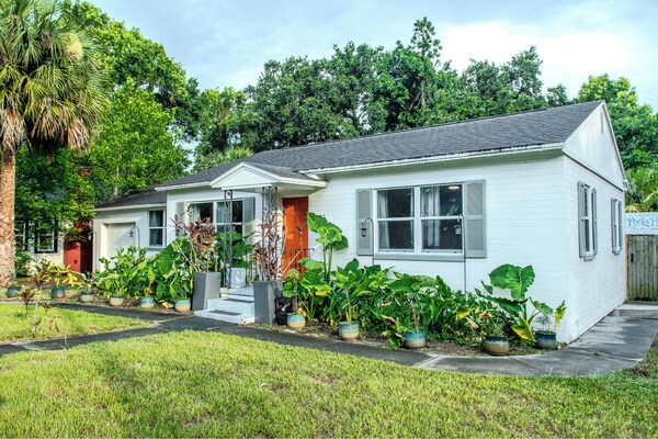 Spacious 3br Pool House On Mills 50 · Central, Walkable, Perfect For Long Stays - Orlando