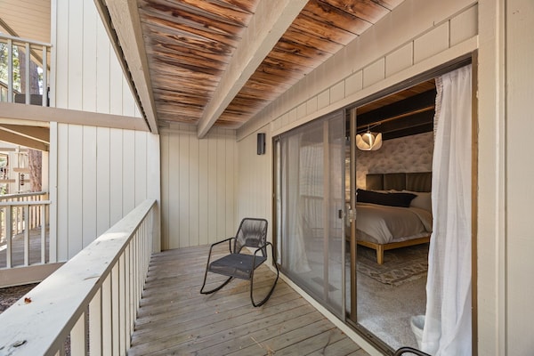 Modern Rustic Condo, Hoa Pool And Tennis, Minutes To Kings Beach! - North Lake Tahoe, CA