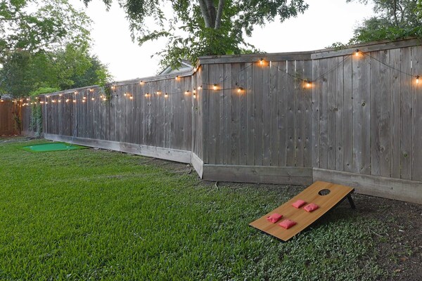 Marigoldestate/pool/movieroom/gameroom/4br/houston - Fresno, TX