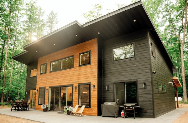 Modern Mountain- Inspired Monoslope Home Located In The Beautiful Northwoods - Hayward, WI