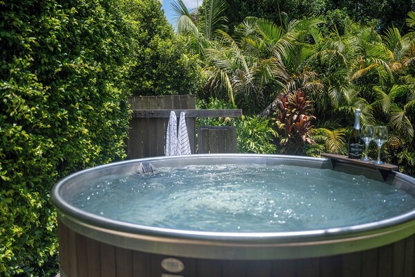 Luxury Clunes Cottage | Hot Tub | Pet Friendly - Alstonville