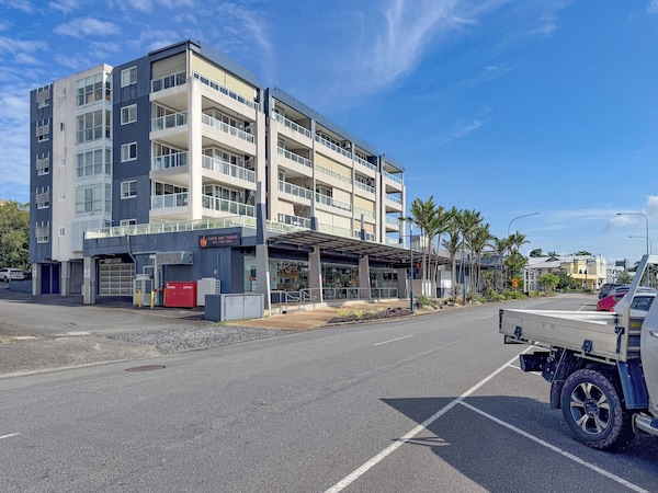 Riverside Luxe Penthouse Escape - Innisfail