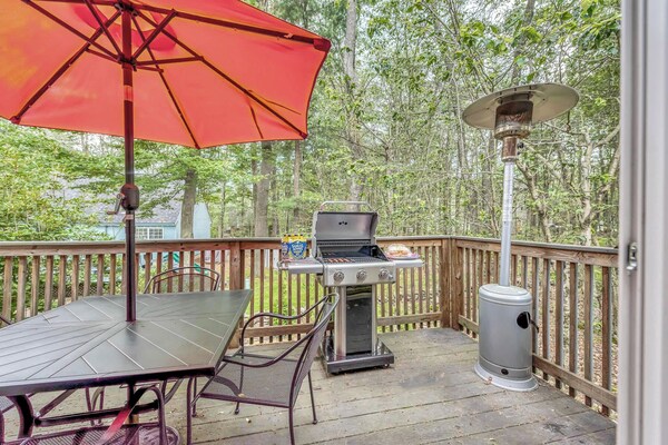 Hot Tub | Game Room | Firepit | Arrowhead | Family - Arrowhead Lake, PA