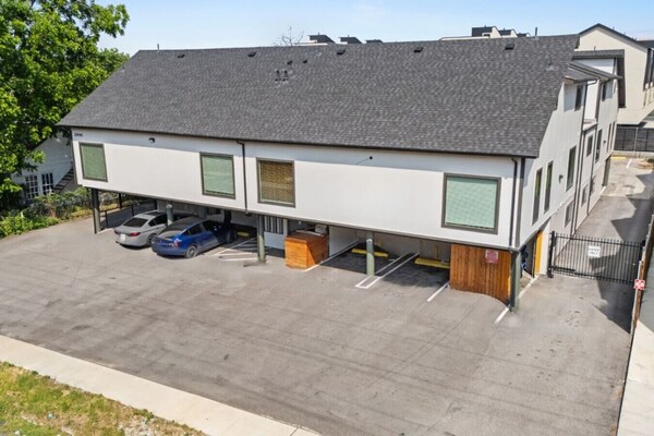 Near Medical District & Walkable To Oak Lawn Bars - Dallas, TX