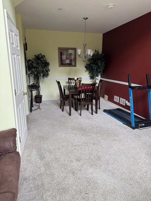 Charming 2-bedroom Townhome In Huntley With Wifi, 2 Bedrooms 3 Baths - Algonquin, IL