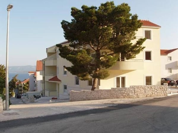 One Bedroom Apartment With Balcony And Sea View Bol, Brač (A-23375-a) - Bol