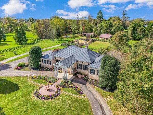 Fox Hill Farm Mcmansion - Middleburg Equestrian Estate - KINGSLEY LAKE, Leesburg