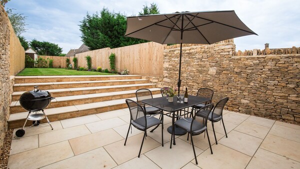 Primrose Cottage - Sleeps 4 Guests  In 2 Bedrooms - Moreton-in-Marsh