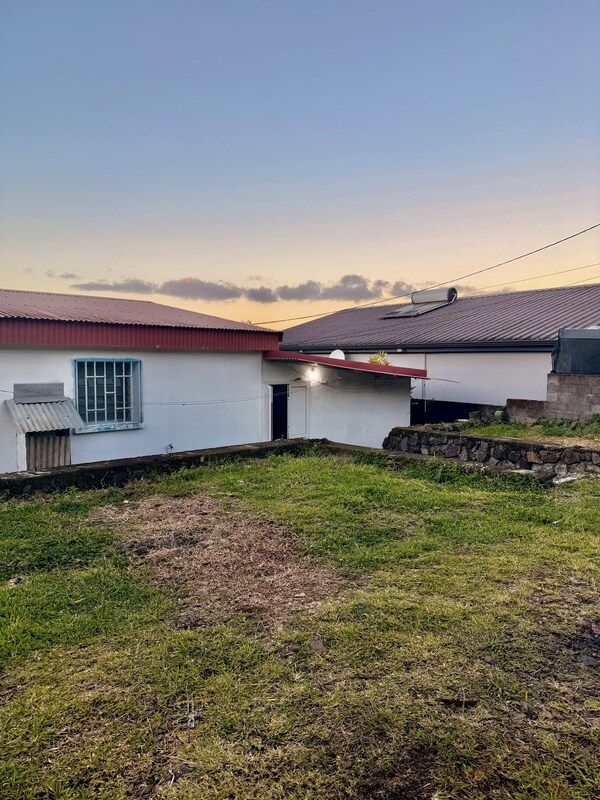 Le Rustique - Calm Creole House Between Volcano, Nature And Ocean On Reunion Island. - Réunion