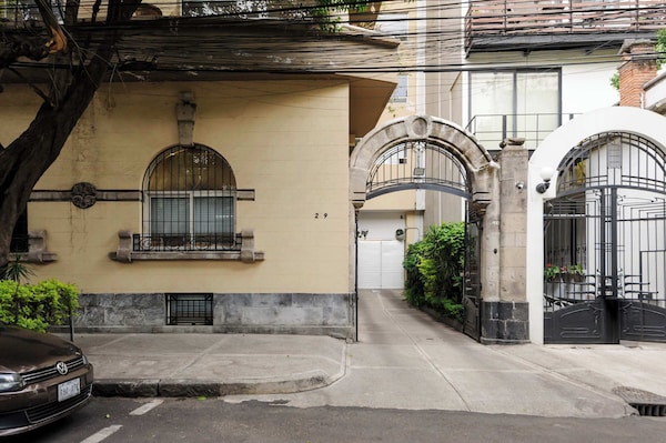 Tabasco 269:  Local Charm & Cozy Design In La Roma - Mexico State