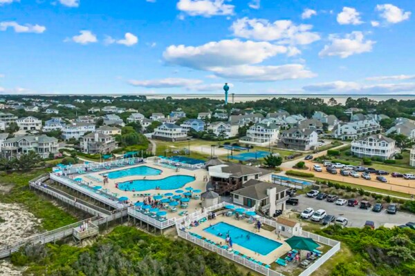 Coastal-modern Townhouse  With Private Hot Tub, Shared Pool & Resort Amenities - Corolla, NC