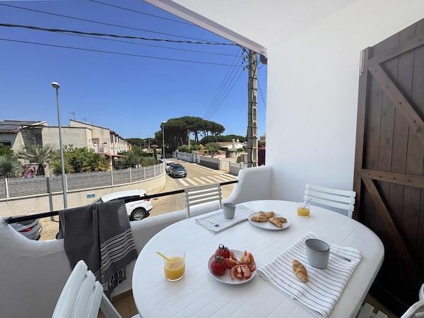 Apartment To Enjoy A Family Vacation On The Costa Brava - L'Escala