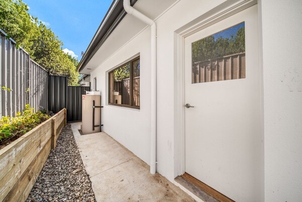 Cosy Kambah 1 Bedroom Near Shops & Parks - Canberra