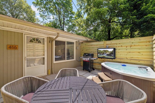 Newly Renovated 2br/2ba Duplex! - Ann Arbor, MI