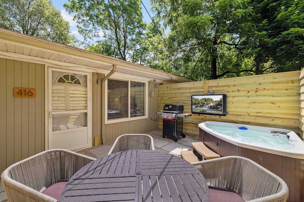 Newly Renovated 2br/2ba Duplex! - Ann Arbor, MI