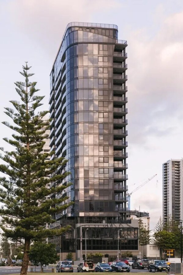 Beachfront Penthouse Broadbeach Waters. - Gold Coast