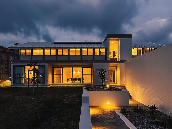 Modern Luxury Oceanfront Villa In Struisbaai Near Southernmost Tip Of Africa - Struisbaai