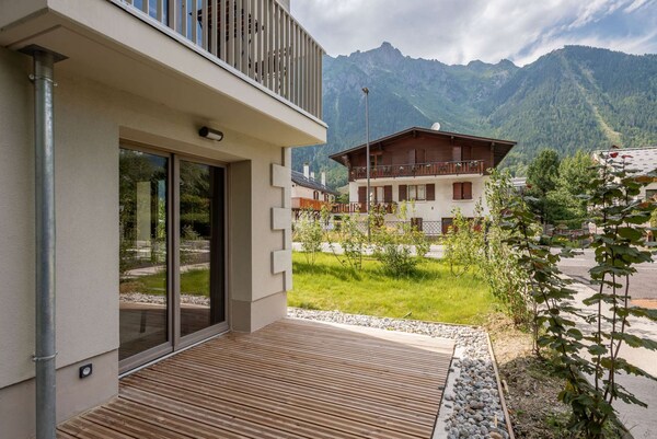 White Pearl A05  Modern Apartment Chamonix - Alpes Travel  Sleeps 4-6 - Les Houches