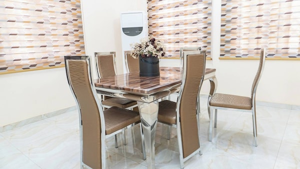 Digi Six-bedroom Accra Luxury Home At East Legon - Accra