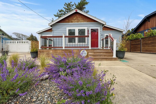 Lavender Breeze Cottage/pet-friendly/deck/walk To Beach - Cannon Beach, OR