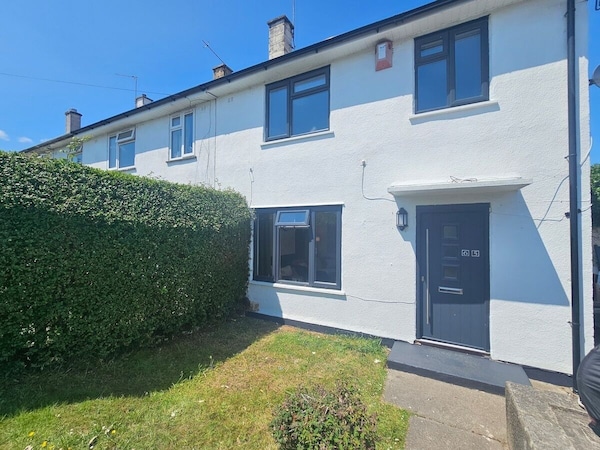 Perfect For Contractors, Tradespeople, Pvt Parking - Bristol