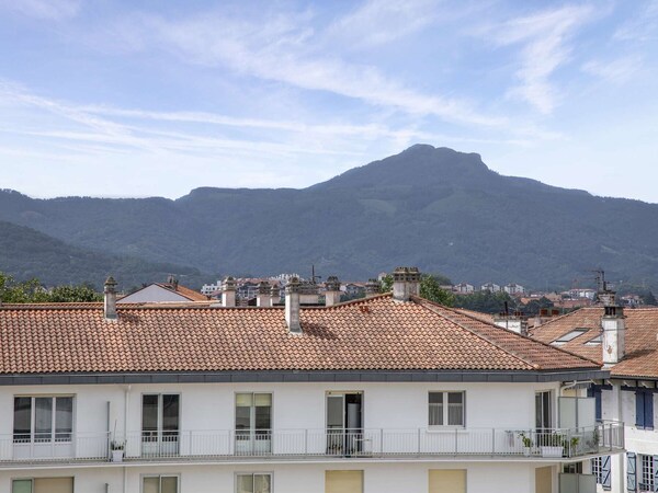 Apartment 30m From The Beach, With Veranda And Shops Nearby - Hondarribia