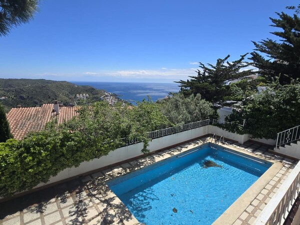 Spacious House In Roses For 16 People With Pool And Large Parking - Cadaqués