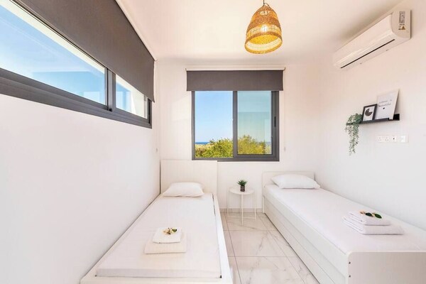 This Amazing 2 Bedroom Villa Is Located At The Peaceful Kapparis Area - Фамагуста