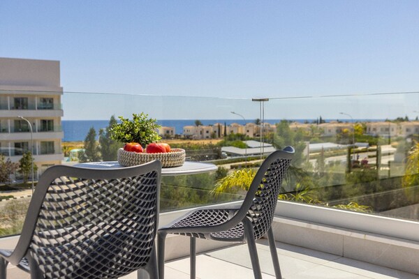 Discover Your Perfect Getaway At This Stunning 3-bedroom Villa In Cape Greko, Famagusta, Cyprus. - Протарас